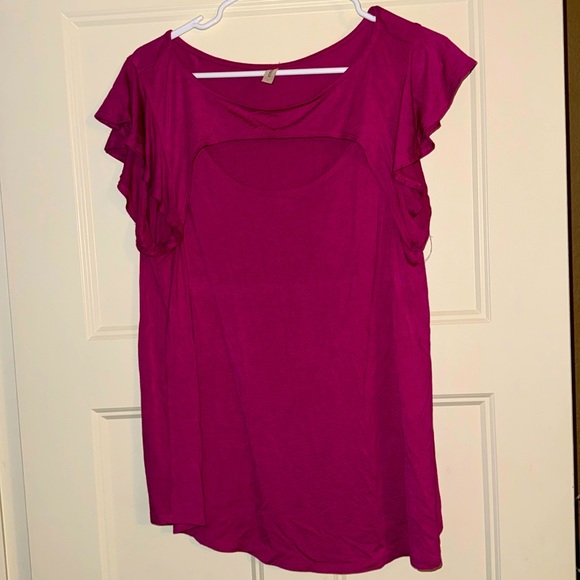 Emerald | Tops | Guc Large Pink Flutter Sleeve Top | Poshmark